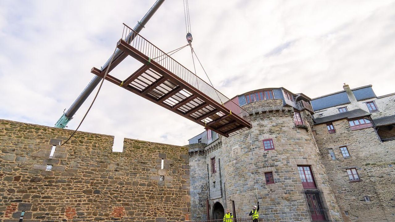 Portes mordelaises : la dernière passerelle est posée | ICI RENNES ...
